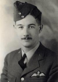 Photograph of the final resting place of Petter, Beaufort Read Kennan ...