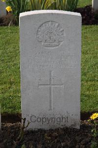 Photograph of the final resting place of Vincent, Ton Orlando March ...