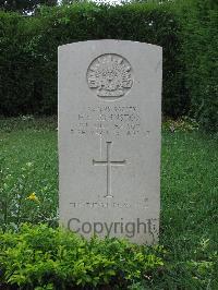 Photograph of the final resting place of Johnston, Henry Casson - The ...