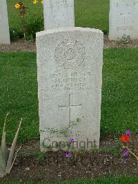 Photograph of the final resting place of Osborn, Maurice - The War ...