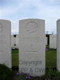 Photograph of the final resting place of Cranfield, R - The War Graves ...