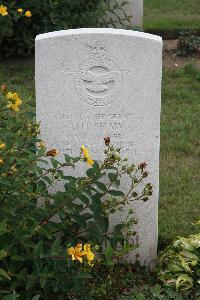 Photograph of the final resting place of Shaw, Deryck Harold - The War ...