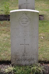 Photograph of the final resting place of Smith, E - The War Graves ...