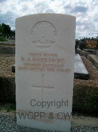 Photograph of the final resting place of Gordon, Rothwell Alexander ...