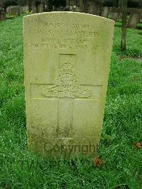 Photograph of the final resting place of Mayhew, Walter Samuel Victor ...