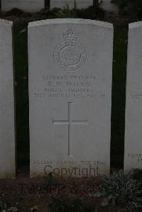 Photograph of the final resting place of Wiley, Reginald William - The War Graves Photographic ...