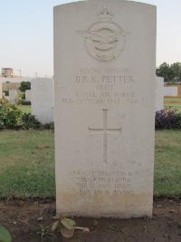 Photograph of the final resting place of Petter, Beaufort Read Kennan ...
