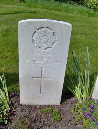 Photograph of the final resting place of Stone, Alfred - The War Graves ...