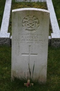 Photograph of the final resting place of Dudley, A - The War Graves ...