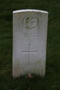 Photograph of the final resting place of Kingston, James - The War ...