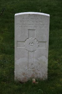 Photograph of the final resting place of Tompkins, Eric Harry - The War ...