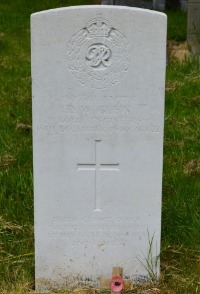 Photograph of the final resting place of Glew, Douglas Walter - The War ...