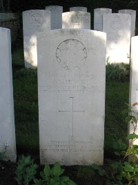 Photograph of the final resting place of Ednie, John - The War Graves ...