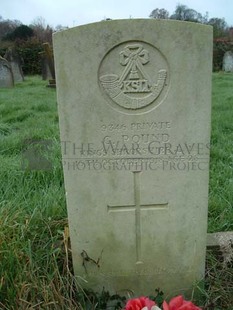 Photograph of the final resting place of POUND, G - The War Graves ...