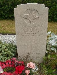 Photograph of the final resting place of Slough, Ff - The War Graves ...